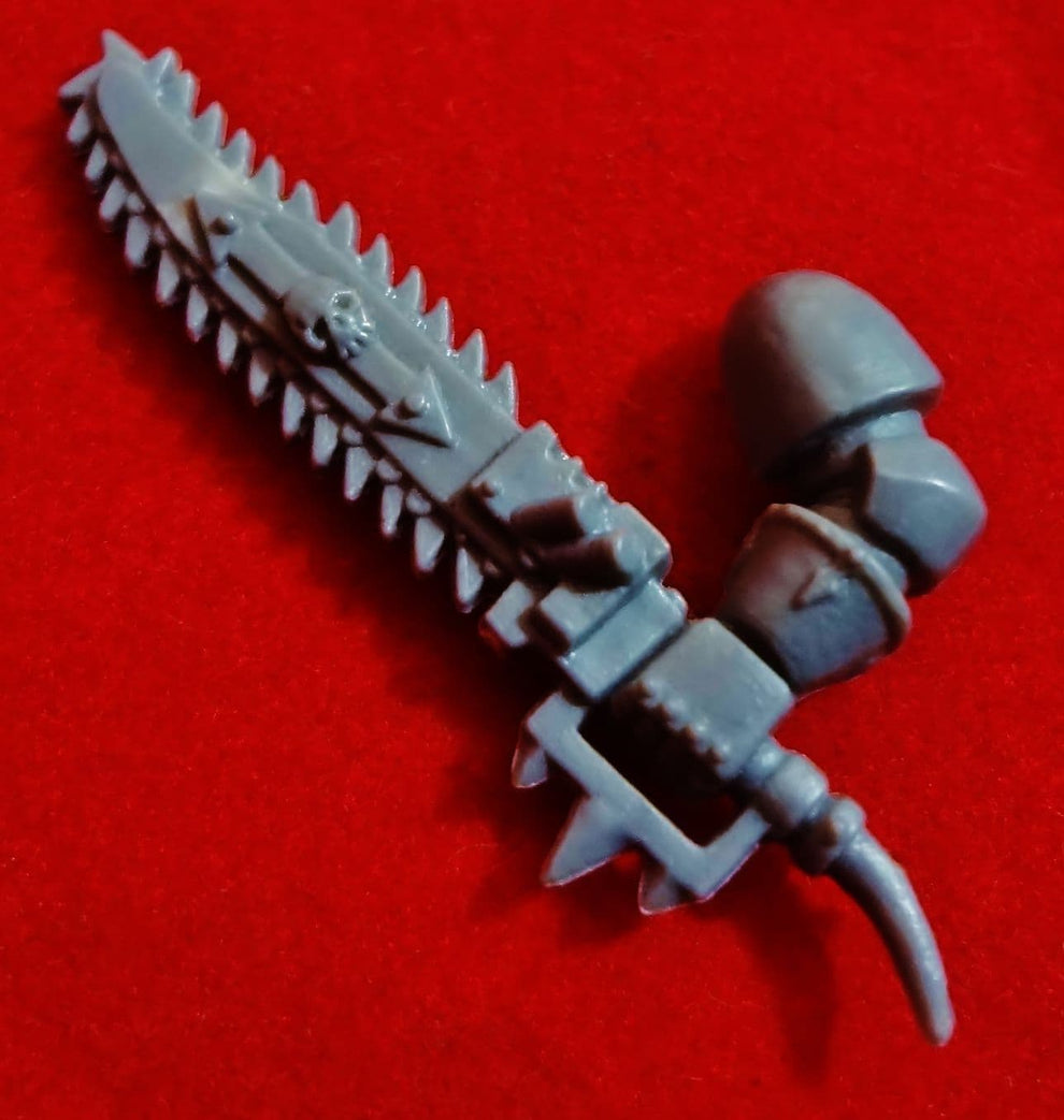 Chaos Space Marines left arm Chainsword Chain Sword (A) – Spru Bitz